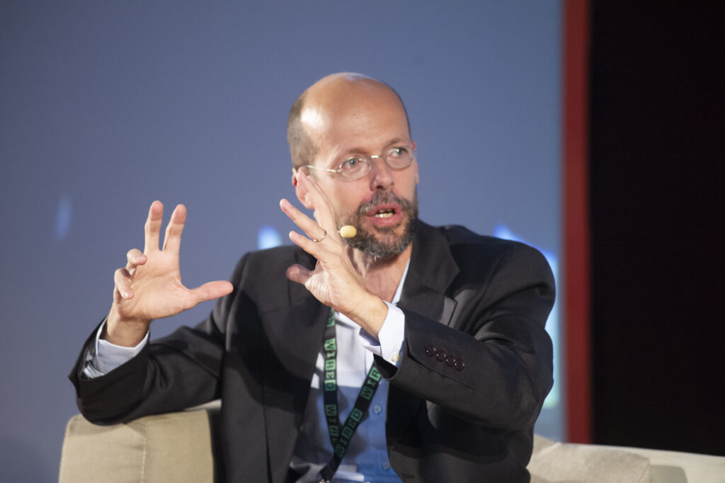 Perché il professor Puglisi pizzica le agenzie che piazzano vip e ...